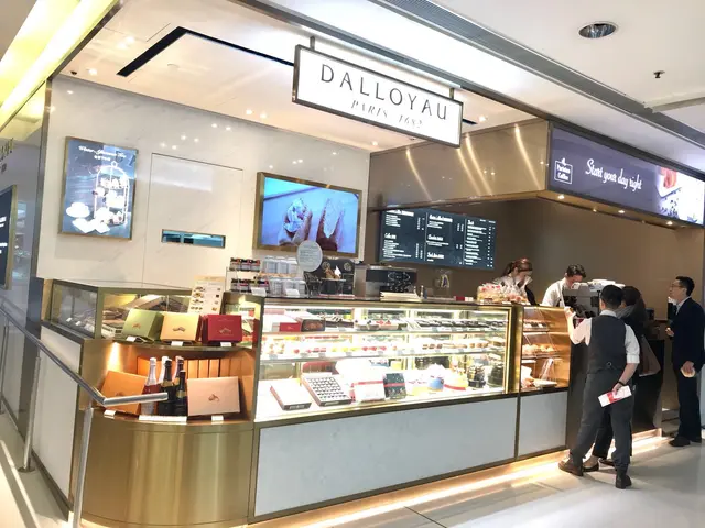 DALLOYAU - French Dessert Coffee Shop in Central IFC Hong Kong | OpenRice Hong Kong
