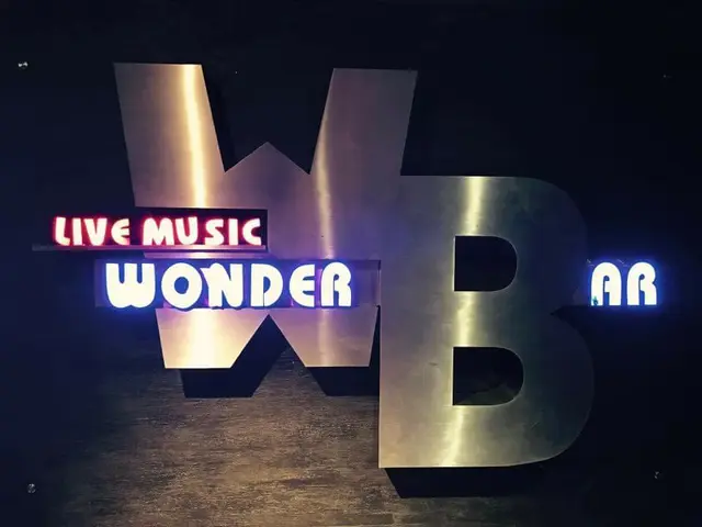 Live Music Wonder Bar's Photo - International Bar in Tsim Sha Tsui Hong ...